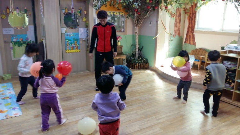 유아체육 풍선놀이 쵸코선생님과 함께하는 즐거운 유아체육 목동 바다의별 어린이집 1주차 풍선놀이 수업 네이버 블로그