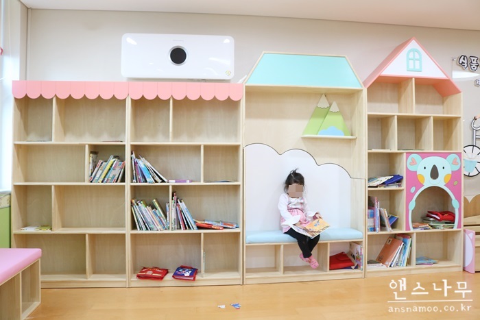 어린이집도서관책장책꽂이유치원원목책장원목책꽂이유아도서관가구아동책꽂이책장서재가구아이방책장거실책장어린이집환경구성예쁜